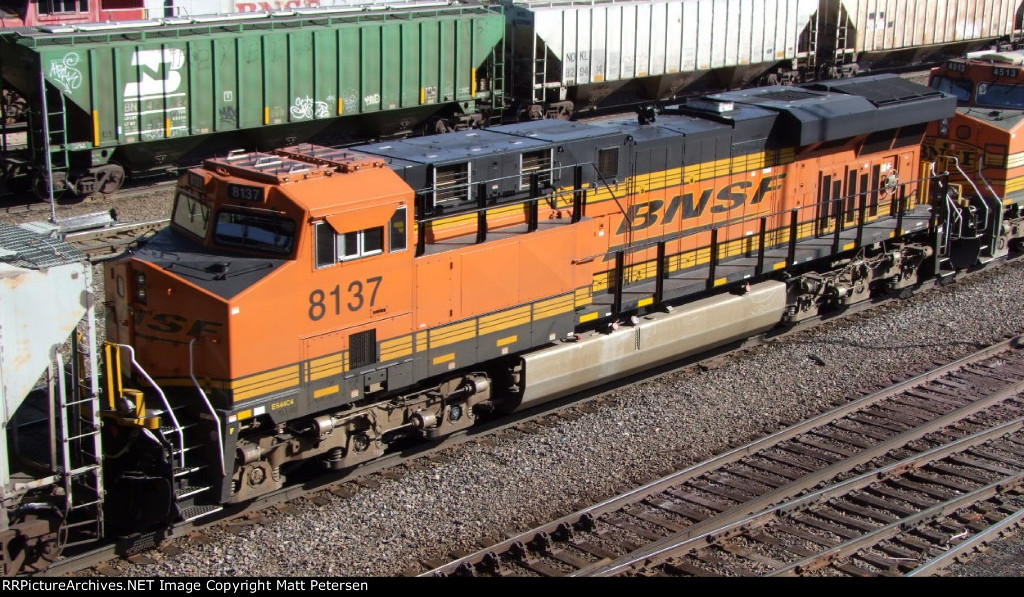 BNSF 8137